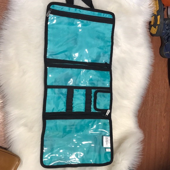 thirty-one | Bags | Thirty One Travel Bag Hanging Bae Toiletries | Poshmark